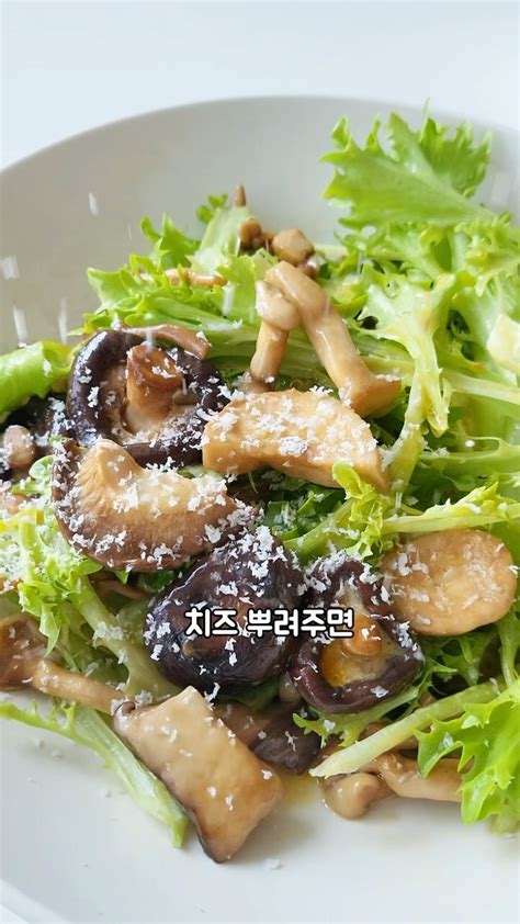 딱 10분이면 완성되는 초간단 브로콜리 샐러드 아삭하게 찐 브로콜리에 부드러운 감자 상큼한 토마토 반숙 감동란까지 들깨 드레싱으로 고소함을 더해 너무 맛있는