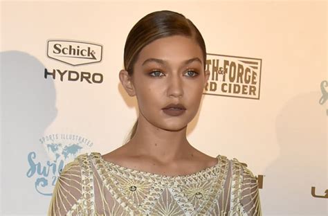 Gigi Hadid All Smiles In Zayn Malik Kiss Photo Upi Com