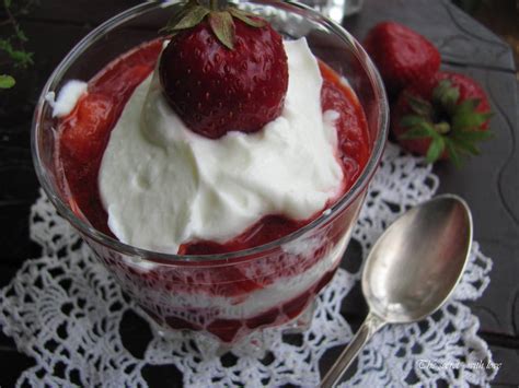 The Secret With Love Цедено кисело мляко със сладко от ягоди