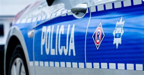 Naga kobieta w lesie Policja prowadzi czynności Olawa pl