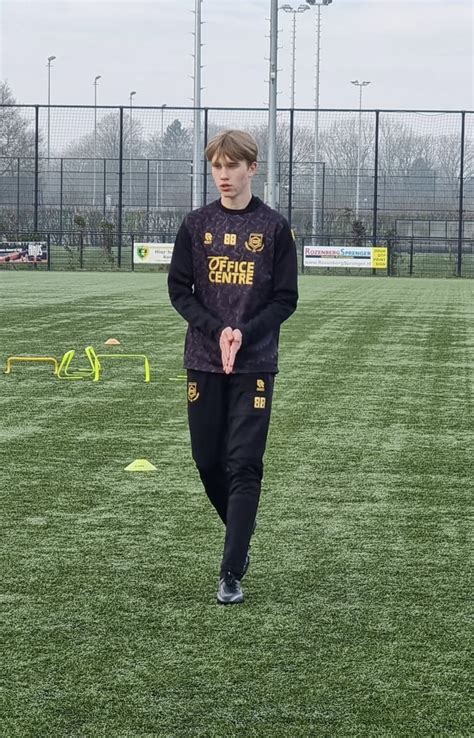 Iiro Mendolin Näyttää Taitojaan Hollannissa Fc Inter