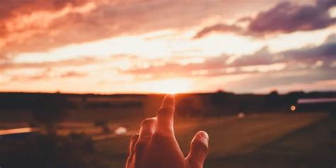 훈육 누가 먼저 나그네의 옷을 벗게 할 것인가 곰곰