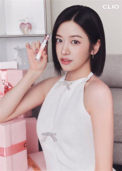 클리오 Clioofficial On X 에잇 기분이다 😽 웜톤 치즈냥 유진이 화보 추가 공개 👀🤎 냥생역전코숏에디션 With 유진💖 믿고보는 클리오 × 유진 반짝