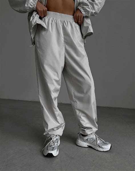 Джогери оверсайз з плащової тканини холодний шампань купити в Києві Штани Спортивні штани в