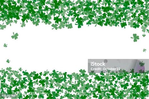 백색에 녹색 세 잎 클로버 배경 복사 공간을 격리 손으로 그려 토끼풀 현재 행복 하 고 운이 좋은 On17 3 월 세인트 패 트 릭의 축제 날의 상징의 그림 벽지 패턴 3