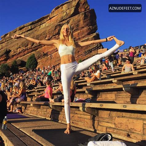 Caitlin Turner Feet Aznudefeet