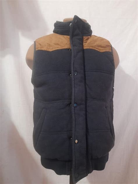 Мужская жилетка безрукавка — цена 263 грн в каталоге Жилетки Купить мужские вещи по доступной