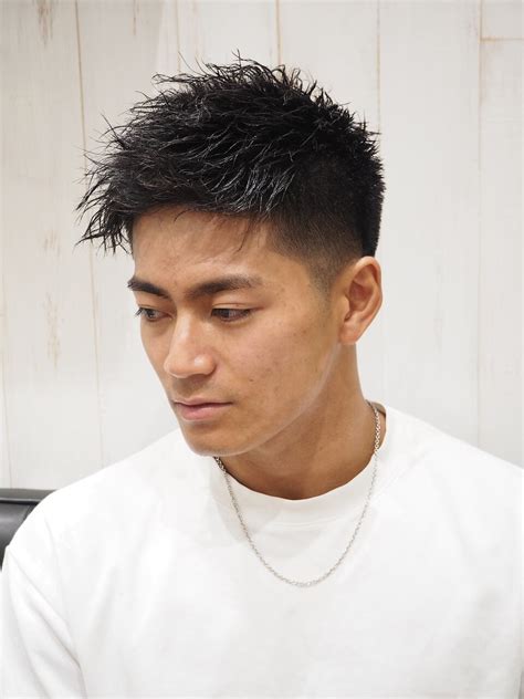 メンズ刈り上げフェザーアップフェードツイスパビジネスヘアスタイル 横浜みなとみらい、桜木町の理容室、床屋 Yoshizawa