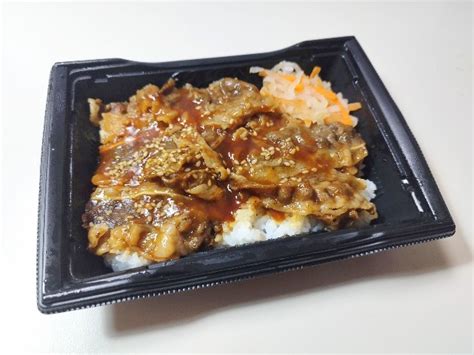 炭火焼牛カルビ焼肉弁当【ローソン】牛カルビたっぷりで美味しいお弁当です いぬきちのコンビニ飯