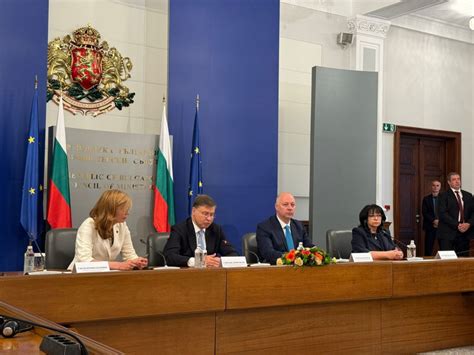 ИЗВЪНРЕДНО В ПИК Tv Желязков и Домбровскис с горещи подробности за приемането на еврото ето