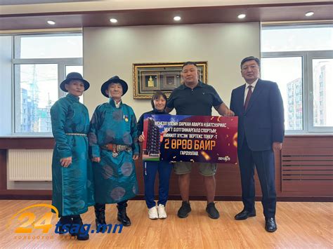 Дархан аварга Н Батсуурь амласнаа биелүүлж МУГТ Д Отгонжаргал 2 өрөө байртай боллоо