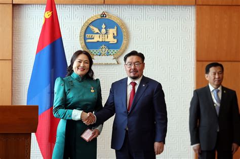 ХААН Банкны Гүйцэтгэх захирал Р Мөнхтуяа Монгол Улсын Гавьяат эдийн