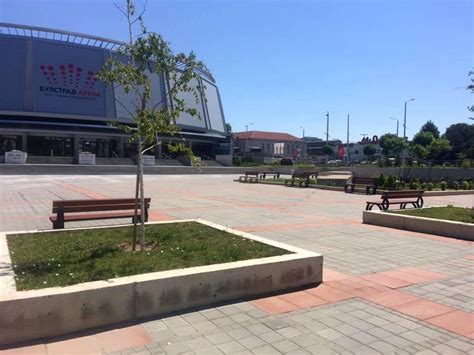 10 нови пейки пред „Булстрад Арена“ и още 40 в централната градска част ...
