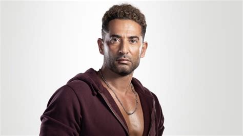 مش هتصدق سعر خرافي لقميص عمرو سعد في أحدث ظهور له شاهد