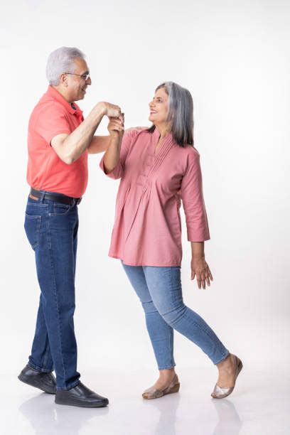 1400 Older Asian Couple Dancing Fotos De Stock Imagens E Fotos Royalty Free Istock