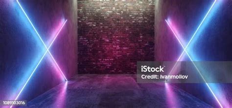 미래 공상 과학 Fi에 빛나는 레트로 현대 네온 교차 라인 튜브 모양의 보라색 분홍색 파란 착 색된 한 빛 어둠 속에서 빈 그런 지 구체적인 벽돌 룸 배경 3d 렌더링 0