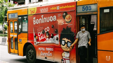 ‘โฆษณารถเมล์ สิ่งกวนใจคนโหน มรดกยุค 60 ที่หันมาใช้เทคโนโลยีเดียวกับ ‘ผ้าม่านบังแสง Aspa