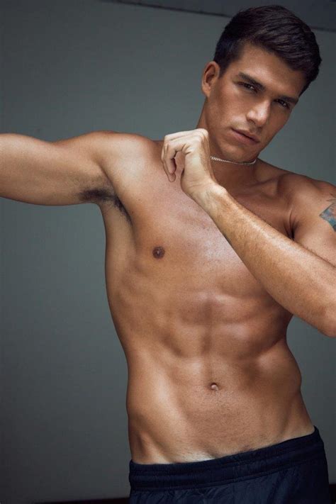 Dereck Gimenes 40 Graus Models