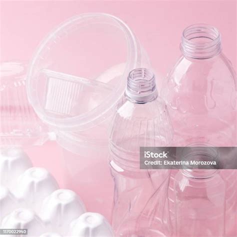 분홍색 배경에 식품 패키지의 투명 플라스틱 용기 상자의 그룹 지구 오염의 개념 일회성 사용 가능한 포장 플라스틱 금지 0에 대한 스톡 사진 및 기타 이미지 Istock