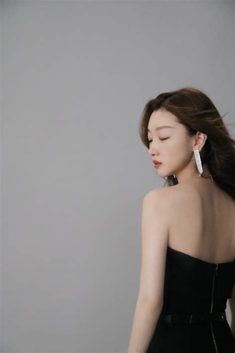 China Entertainment News Behind The Scene Shots Of Zhou Dongyu