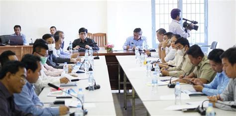 មន្ត្រីជាន់ខ្ពស់ក្រសួងសាធារណការជួបជាមួយមន្ត្រីរដ្ឋបាលខេត្តកំពង់ធំ