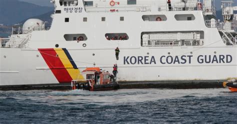 기울어진 모의 여객선 승객 구조