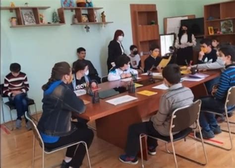 თბილისის N200 საჯარო სკოლა პანსიონში დედაენის დღესთან დაკავშირებით ღონისძიება ჩატარდა ეტალონი