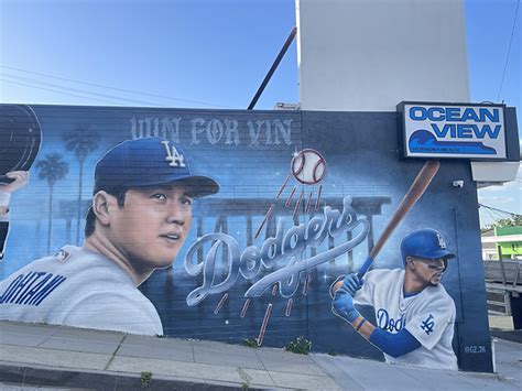 すでに人気観光地！ 大谷選手の巨大壁画を巡る