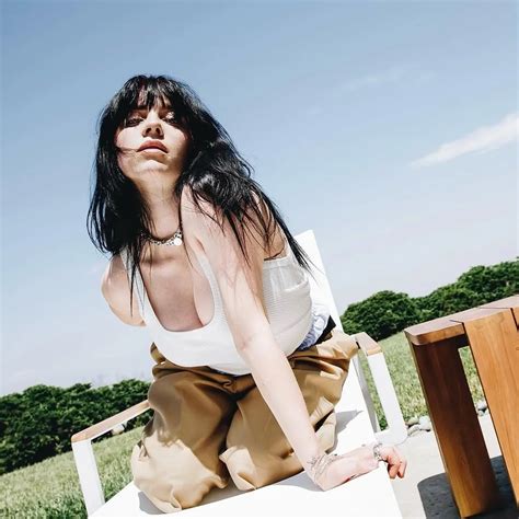 Billie Ellish Celeb Hottie Gallery