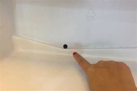 冰箱里的小孔是做什么的？白用了三十年，今天才知道作用还真不小