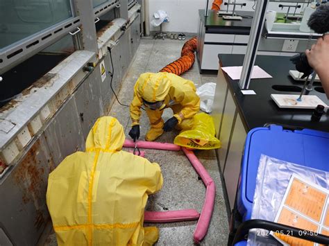 我校开展实验室玻璃割伤及化学品灼伤事故应急演练 苏州科技大学化学与生命科学学院