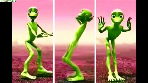 МОЯ ПОЛОВИНА ПЕСНЯ Танцует зеленый человечек Youtube
