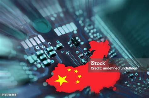 인쇄된 전자 카드의 마이크로칩에 있는 중화민국의 지도와 국기 글로벌 마이크로칩 및 반도체 제조에서 패권을 위한 개념 0명에 대한 스톡 사진 및 기타 이미지 Istock