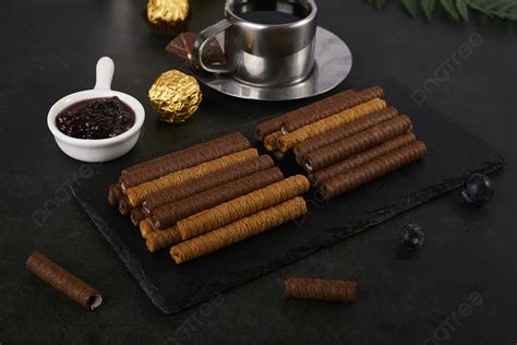 초콜릿 오믈렛 과자 티 타임 과자 맛 있 는 음식 촬영 사진 배경 초콜릿 흰자위 쿠키 배경 일러스트 및 사진 무료 다운로드 Pngtree