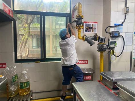 我校开展食堂消防应急演练 后勤服务大厅
