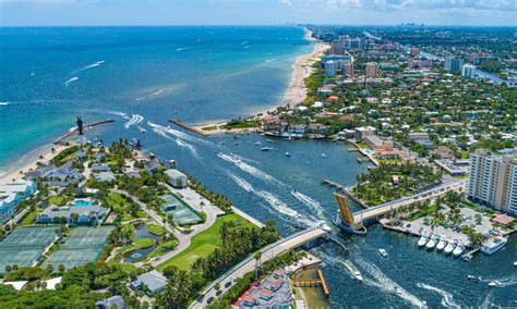 The 63rd Annual Greater Pompano Beach Holiday Boat Parade Will Light Up