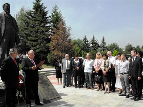 УНСС Ректорът проф Статев УНСС е достоен следовник на своите първостроители