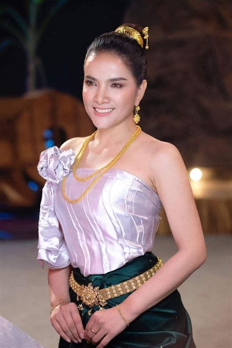 ដឹងតែប្លែកទៀតហើយ ក្រោយ ពេជ្រ សោភា ទម្លាយរូបចាប់ដៃគូជាមួយ នីកូ Khmerload Cambodia Latest News