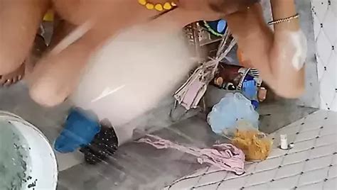 젖탱이를 보여주는 바비 xHamster