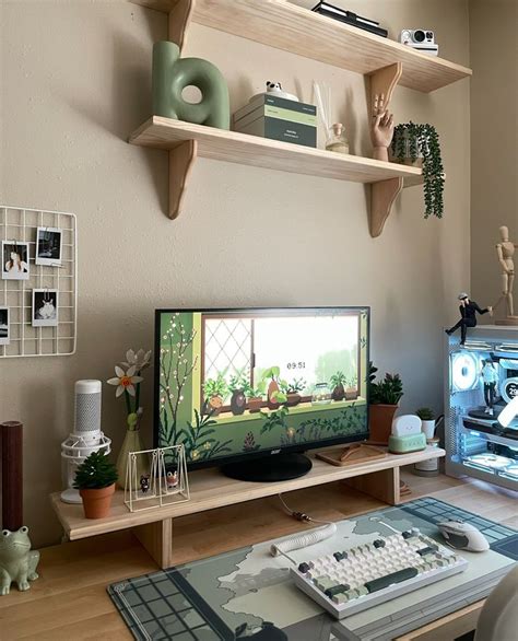 Pc Setup With A Small Monitor Room Ideas For Small Rooms With Tv