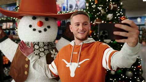 Dicks Sporting Goods Spreads Holiday Cheer Across Texas With Simone Biles Dak Prescott Chris