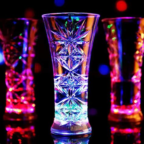 눈송이 Led 깜박이는 색상 변경 물 활성화 라이트 업 맥주 위스키 컵 머그잔 식기 크리에이티브 파티 컵 인기 판매