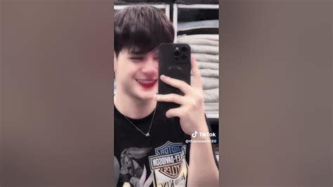 သူ့ကောင်လေးကို မှန်ထဲကကြည့်ပြီး ပြုံးနေသော ကိုကိုဗီတာ🤭🤭 Youtube