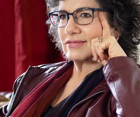 Filosofe Susan Neiman Veegt De Vloer Aan Met Fidan Ekiz Krapuul