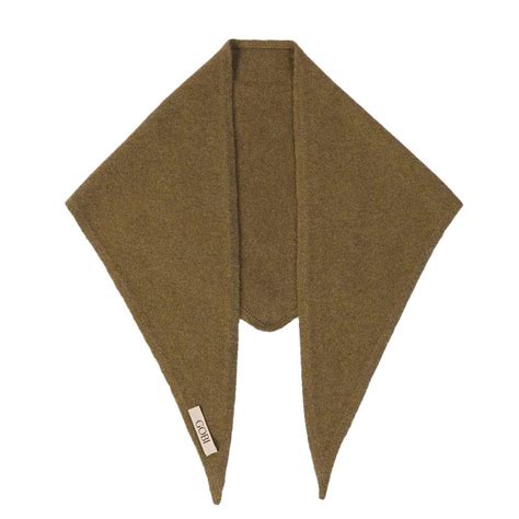 The 9 Best Triangle Scarves To Elevate Any Winter Outfit In 2026