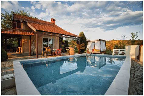 Вила со базен во околината на Скопје Кајак
