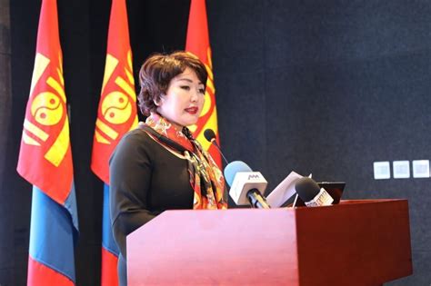 Ерөнхийлөгч яруу найрагч Ц Хуланд уулчлал үзүүлж суллахаар боллоо