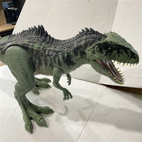 Mattel Jurassic World Super Colossal Giganotosaurus Dinosaur Action Figure
