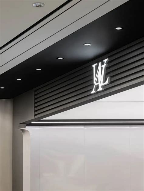 구조물로 포인트를 준 백화점 쇼핑몰 상가 내 30평 패션 매장 인테리어 수원 장안구 정자동