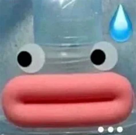 呆萌卡通形象瞪大眼睛，张大嘴巴，旁边还有一滴汗，超可爱 好笑的表情包表情包图片动图 求表情网斗图从此不求人